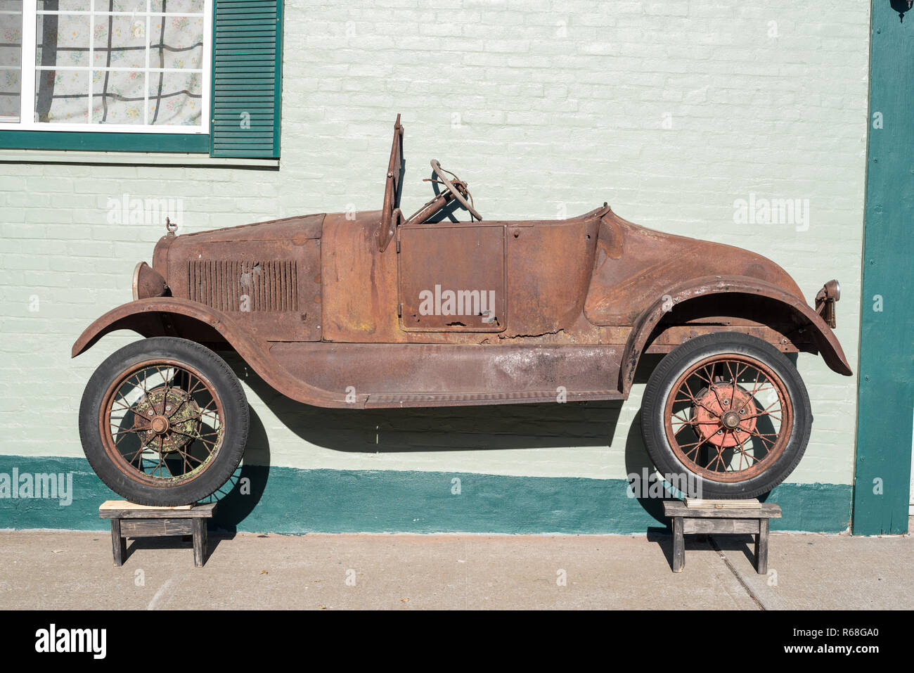 Car sculpture hi-res stock photography and images - Alamy