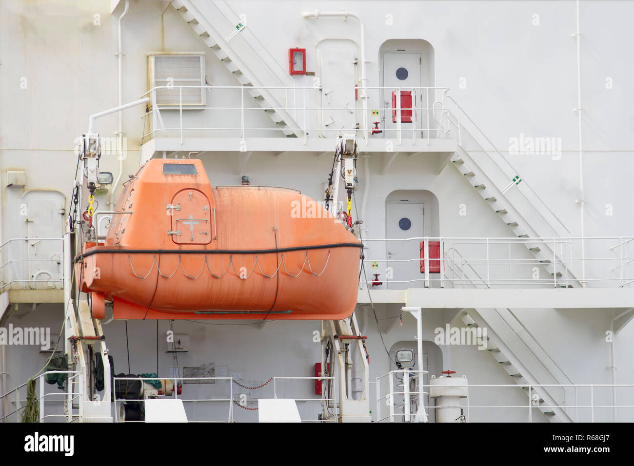 Emergency sail rig hi-res stock photography and images - Alamy