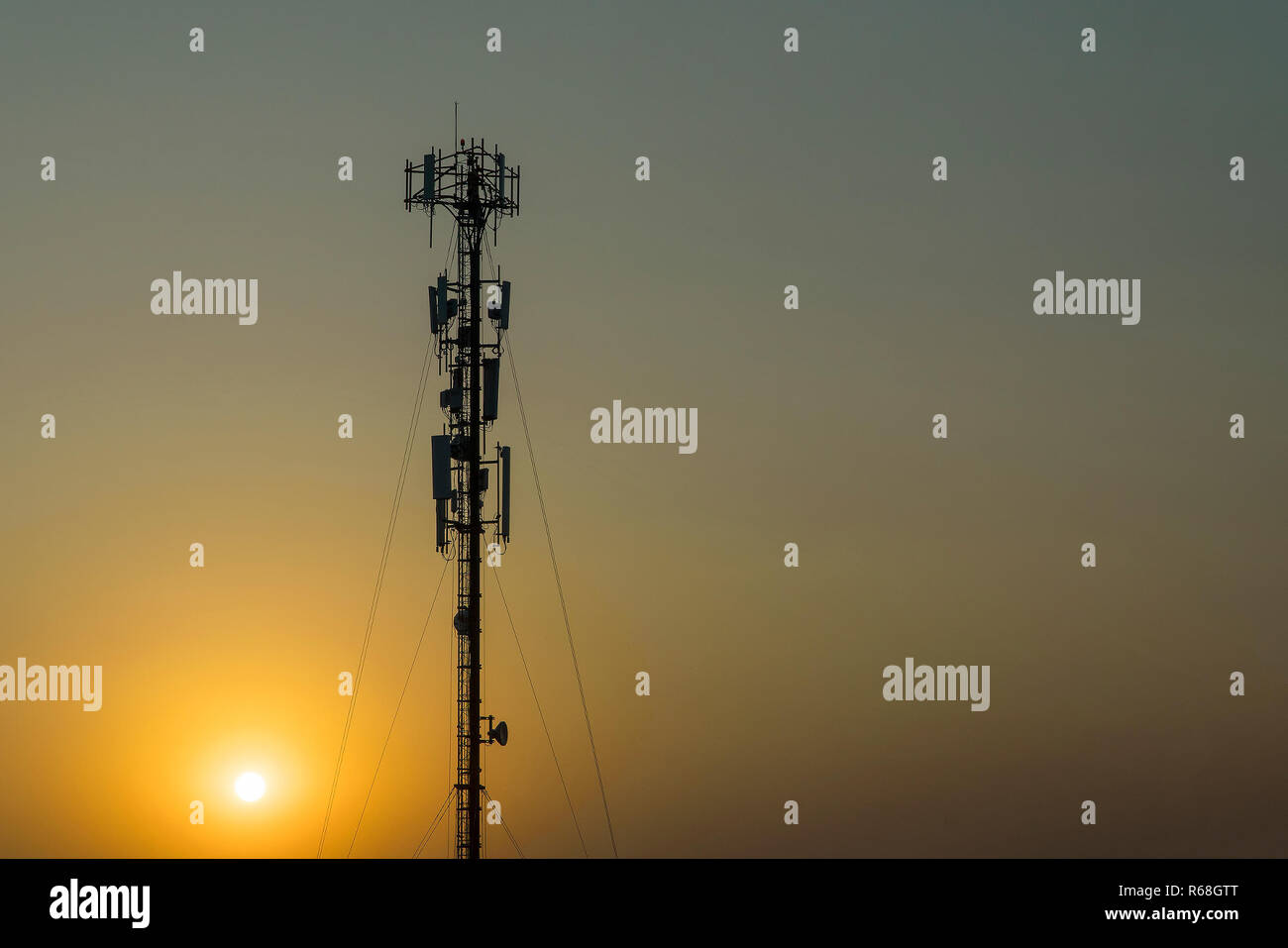 Mobile phone transmission tower hi-res stock photography and images - Alamy