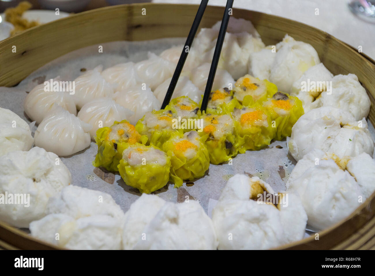 Dim sum container in restaurant hi-res stock photography and images - Alamy