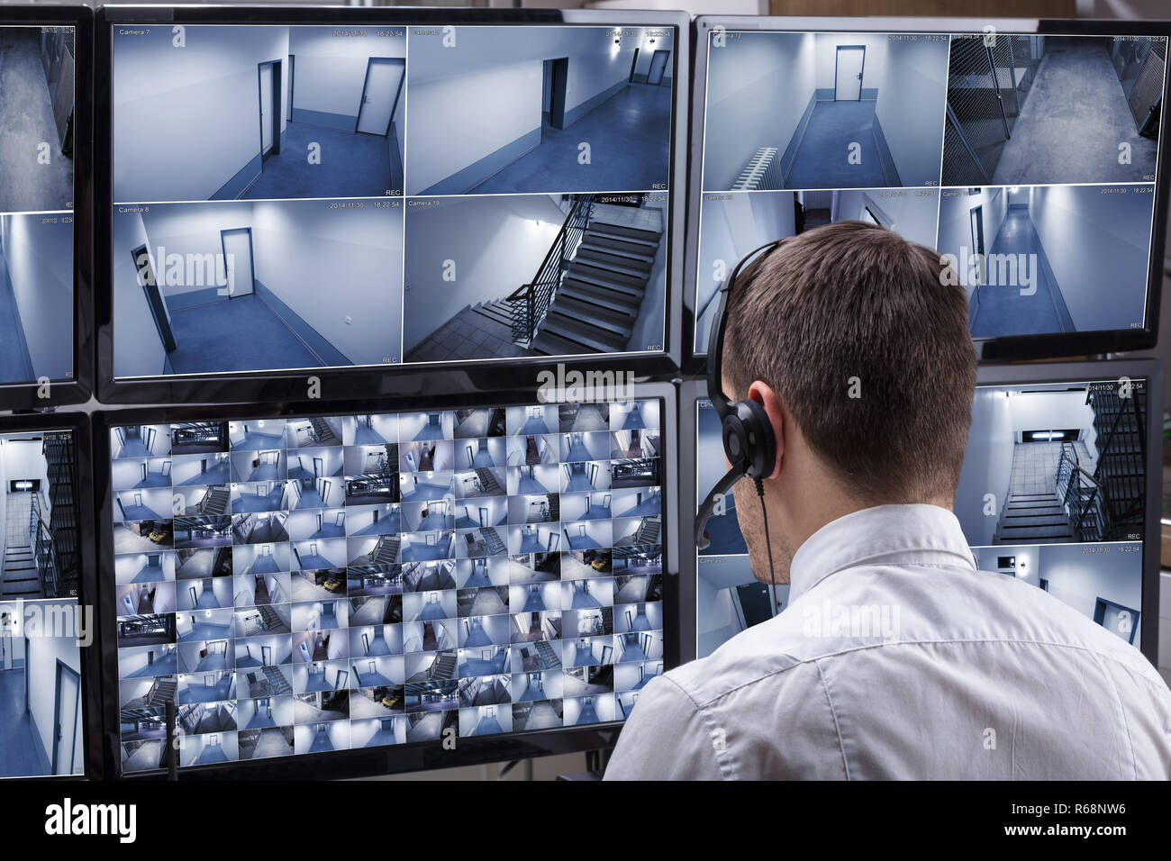 Multiple, computer monitors, desk hi-res stock photography and images ...