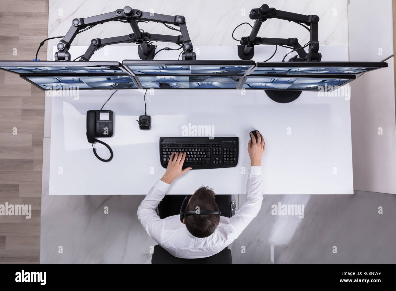 Multiple screen camera system hi-res stock photography and images - Alamy