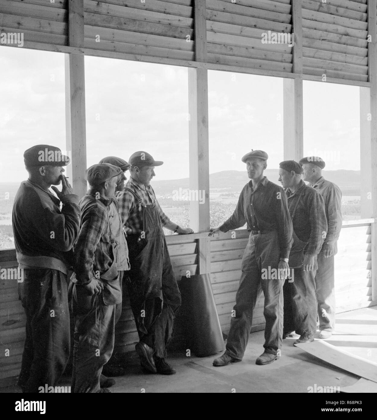 Builders of Naapurinvaaran dance platform take a break. Department of ...
