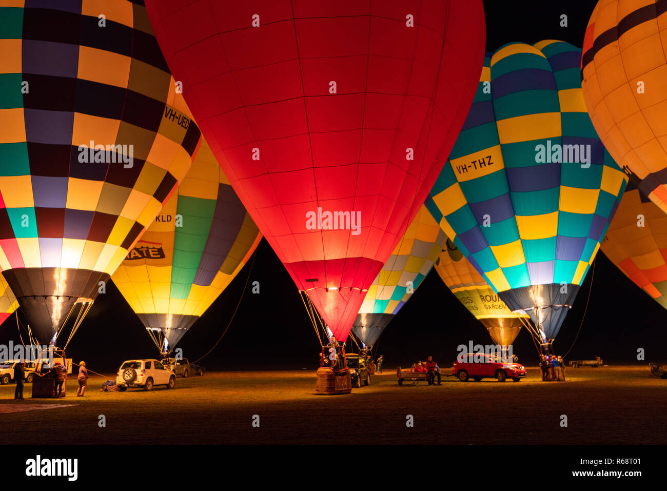 Night flight of air balloons hi-res stock photography and images - Alamy