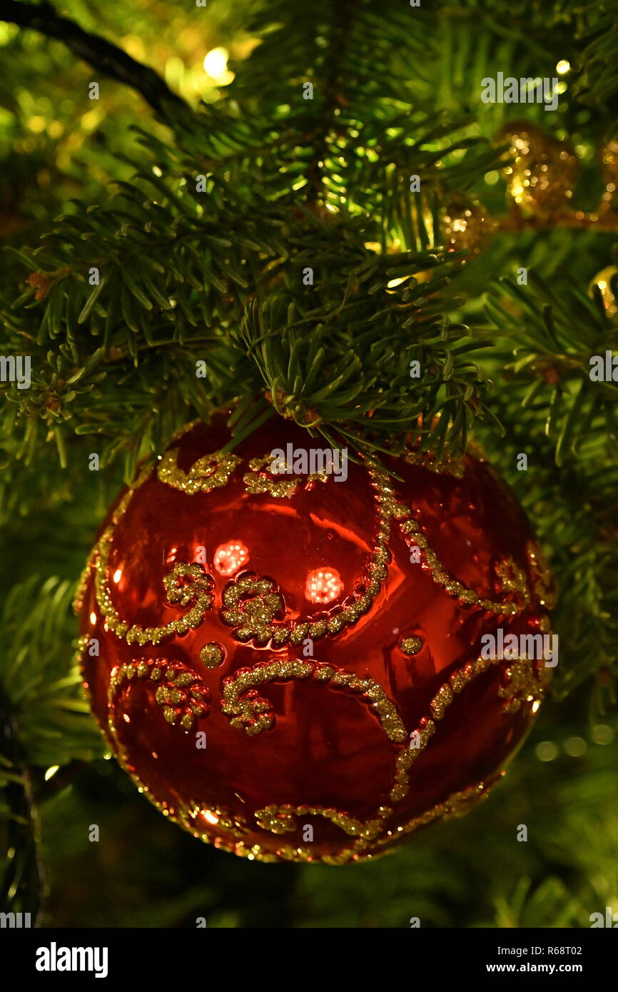 Gold color balls hi-res stock photography and images - Alamy