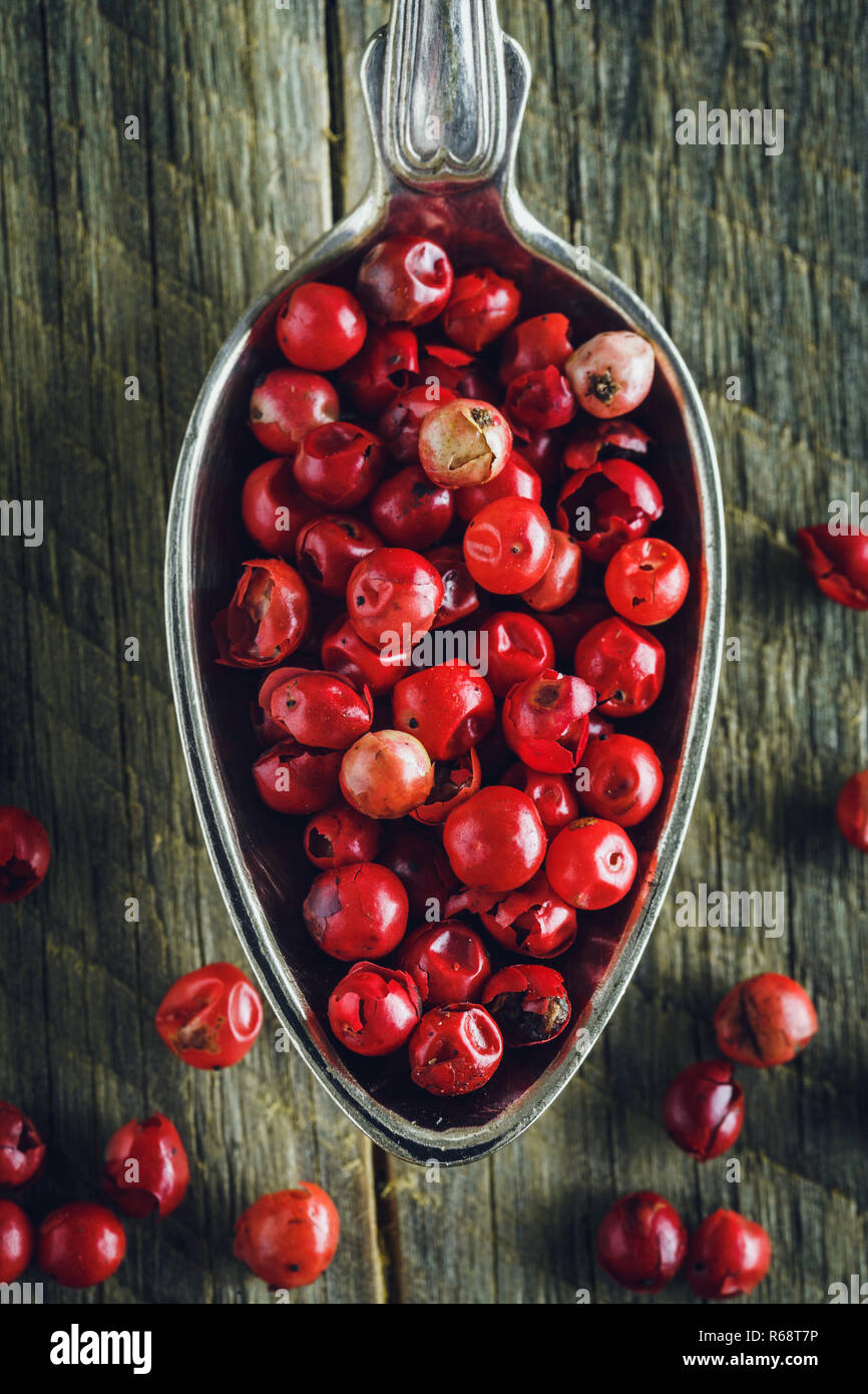 Pink pepper in a spoon Stock Photo - Alamy