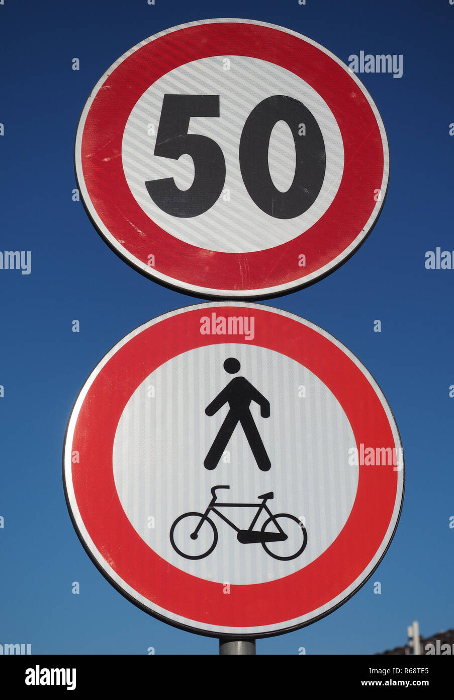 maximum speed sign Stock Photo - Alamy