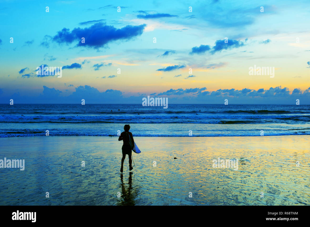 Male surfer running in beach hi-res stock photography and images - Alamy
