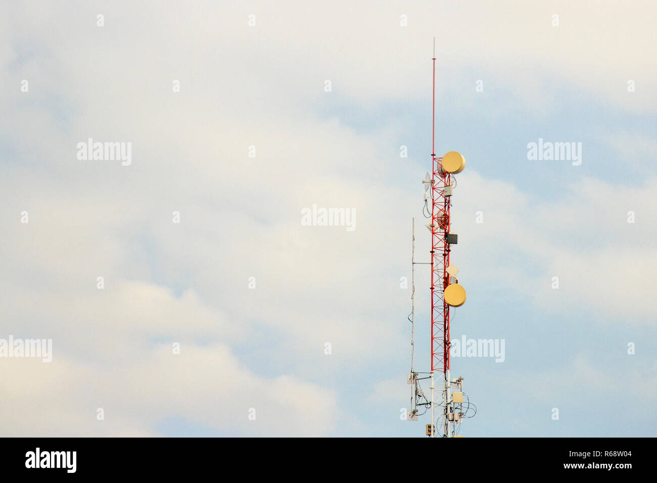 Wireless internet antenna In blue sky Stock Photo - Alamy