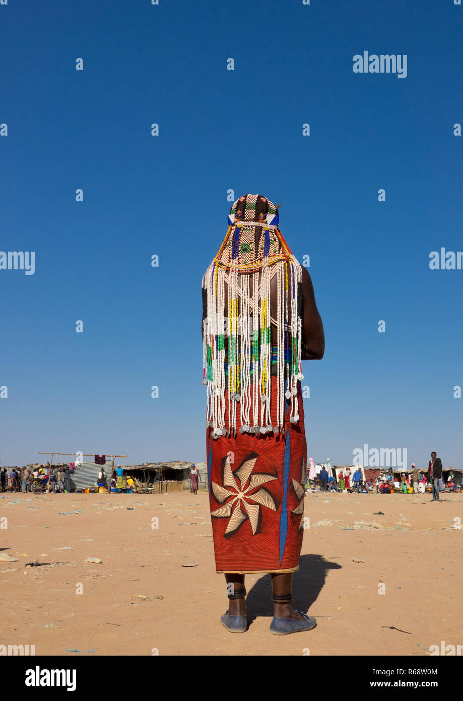Handa tribe woman going to the Tuesday market, Huila Province, Hoque ...