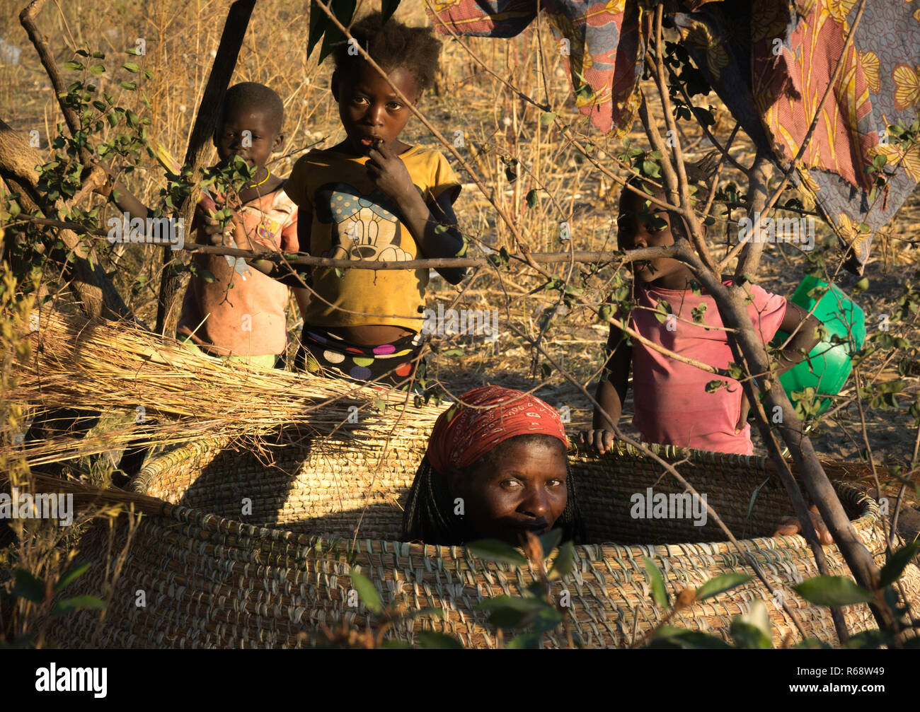 Mwila tribe woman angola hi-res stock photography and images - Alamy