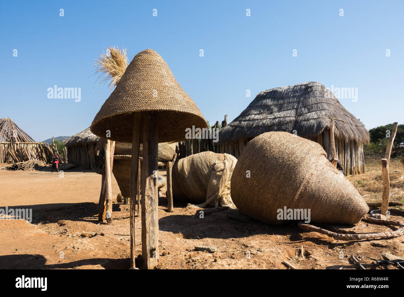 Tribal hut hi-res stock photography and images - Alamy