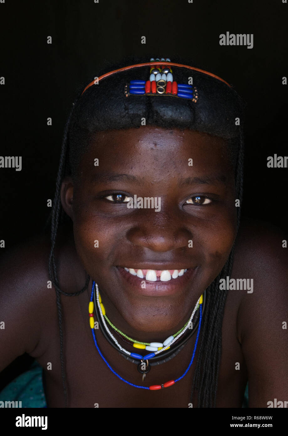 Muhakaona tribe young woman, Cunene Province, Oncocua, Angola Stock ...