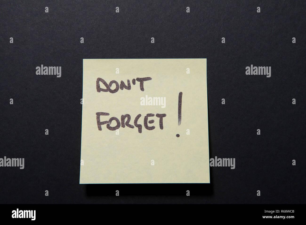 a reminder with the word do not forget Stock Photo - Alamy