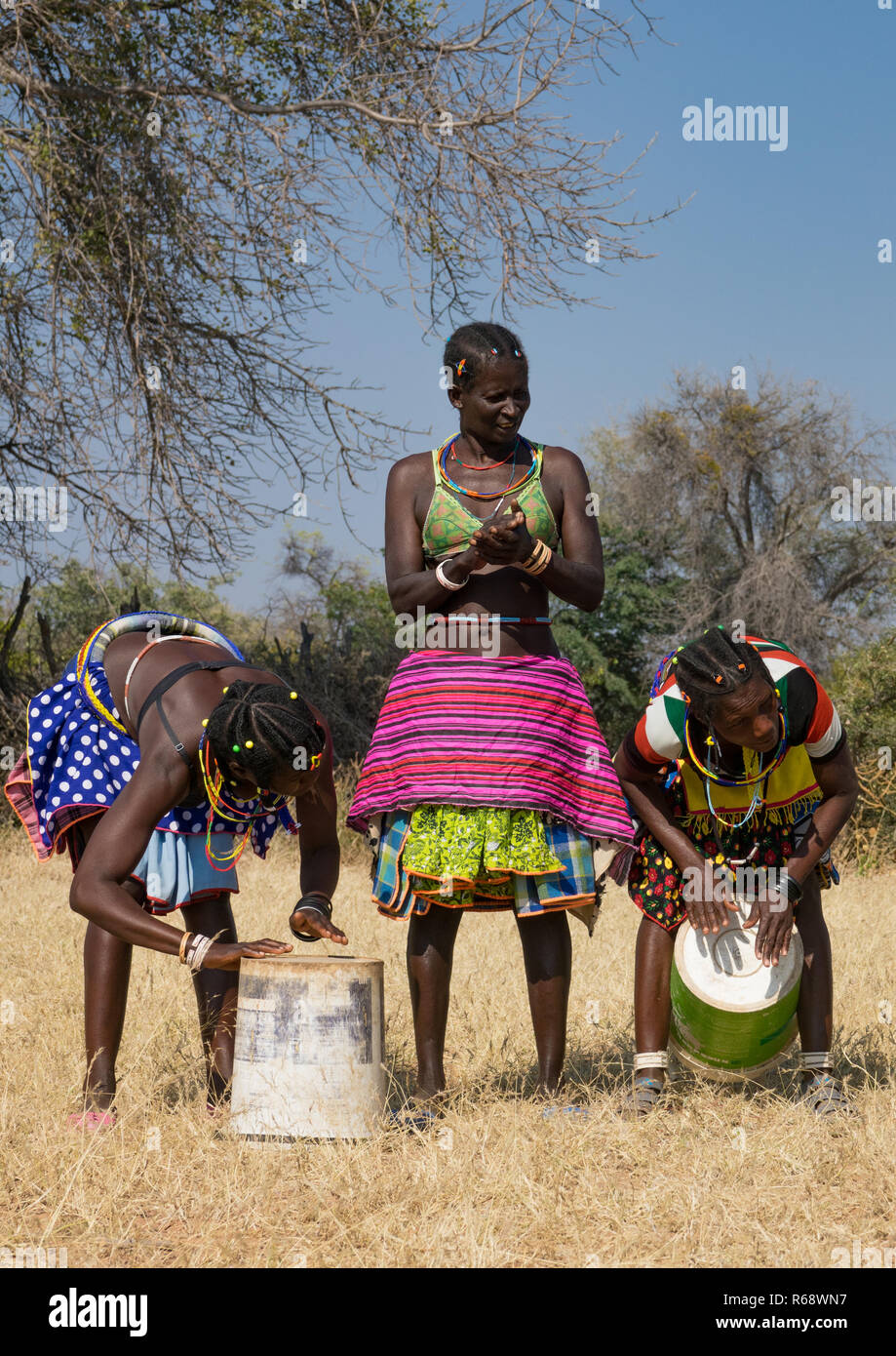 Mudimba tribe women playing music with a bucket and dancing, Cunene ...