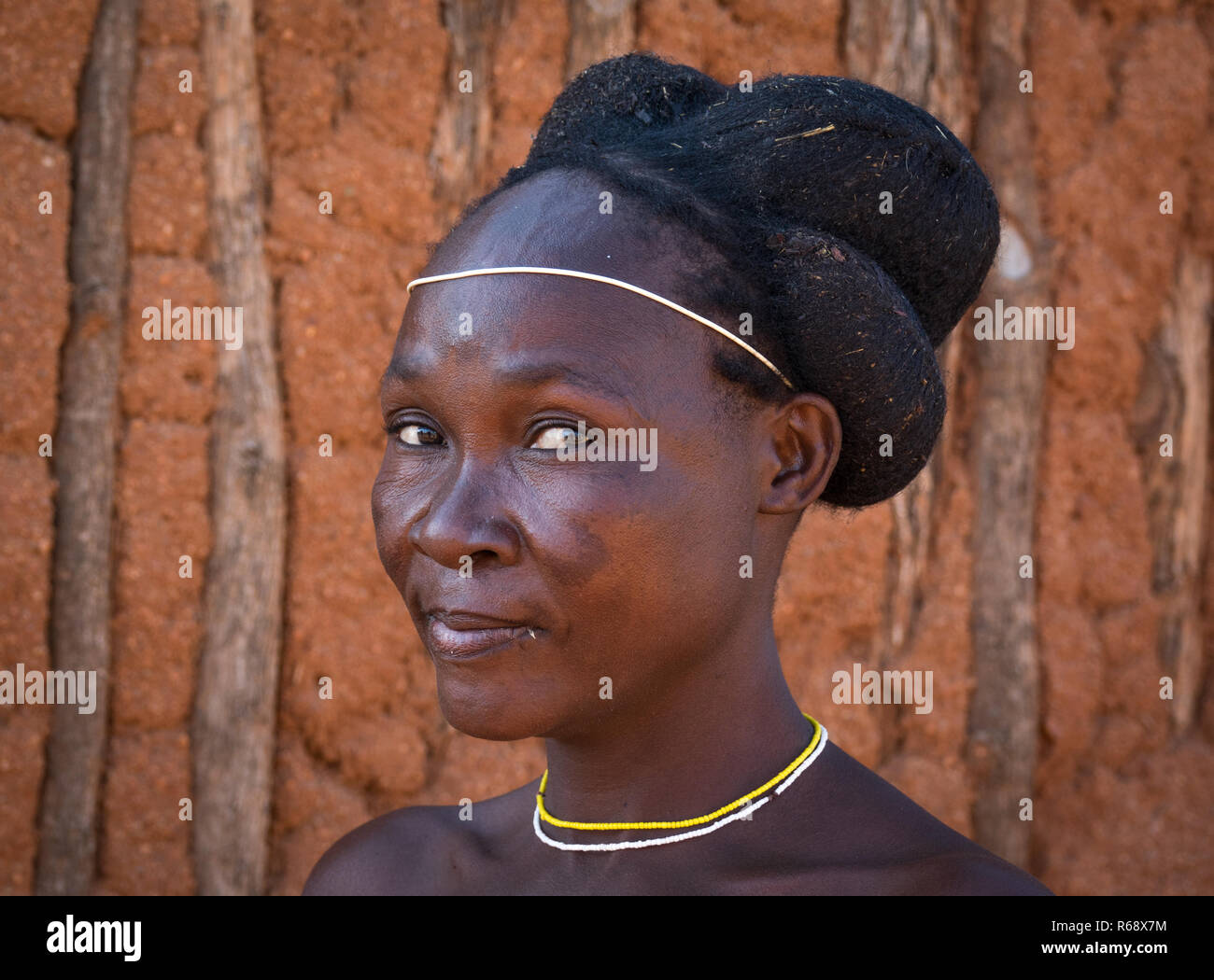 Nguendelengo tribe woman with the traditional hairstyle, Namibe ...