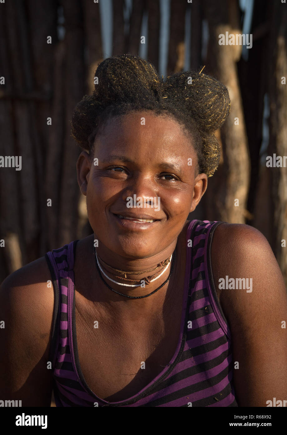 Nguendelengo tribe woman with the traditional hairstyle, Namibe ...