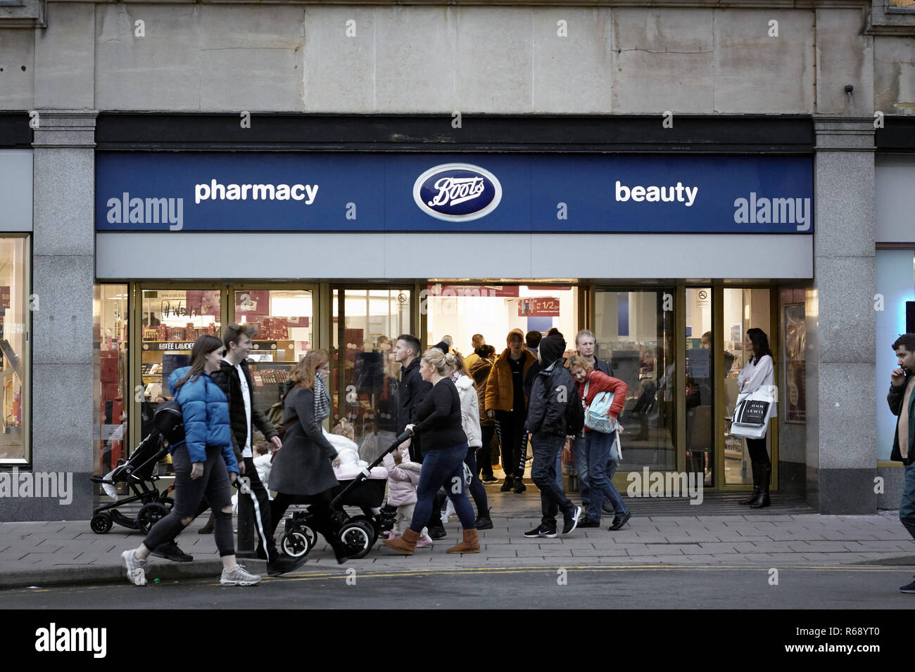 Chemist shop front hi-res stock photography and images - Alamy Chemist shop front hi-res stock photography and images - Alamy