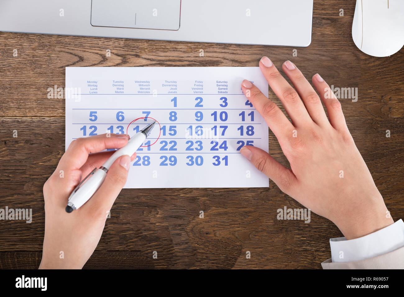Businessperson Drawing Red Circle On Calendar Date Stock Photo - Alamy