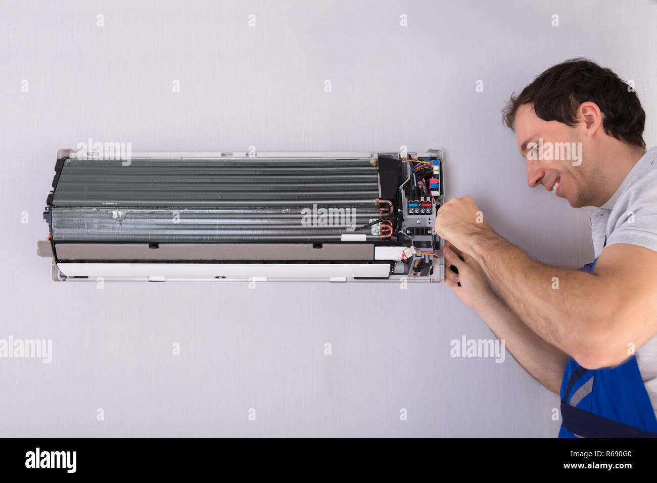 Cable fixer hi-res stock photography and images - Alamy