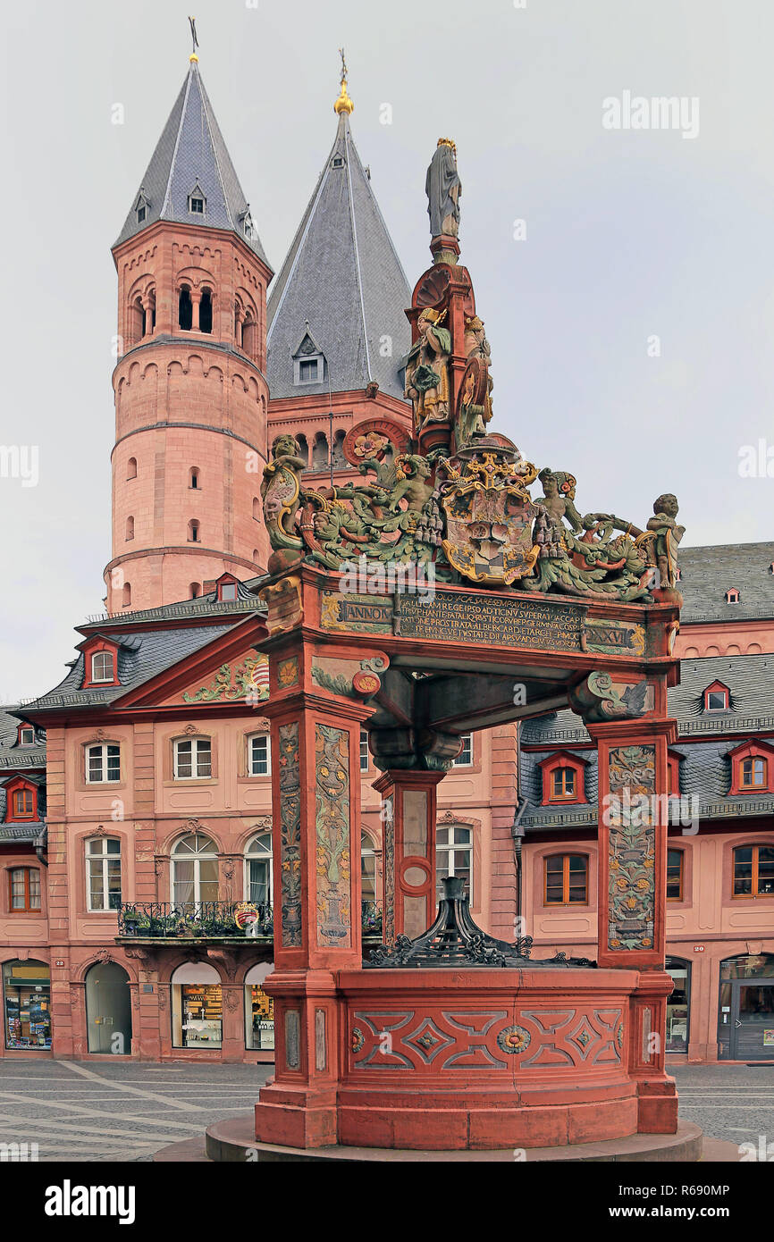 the market fountain in mainz in front of the cathedral Stock Photo - Alamy