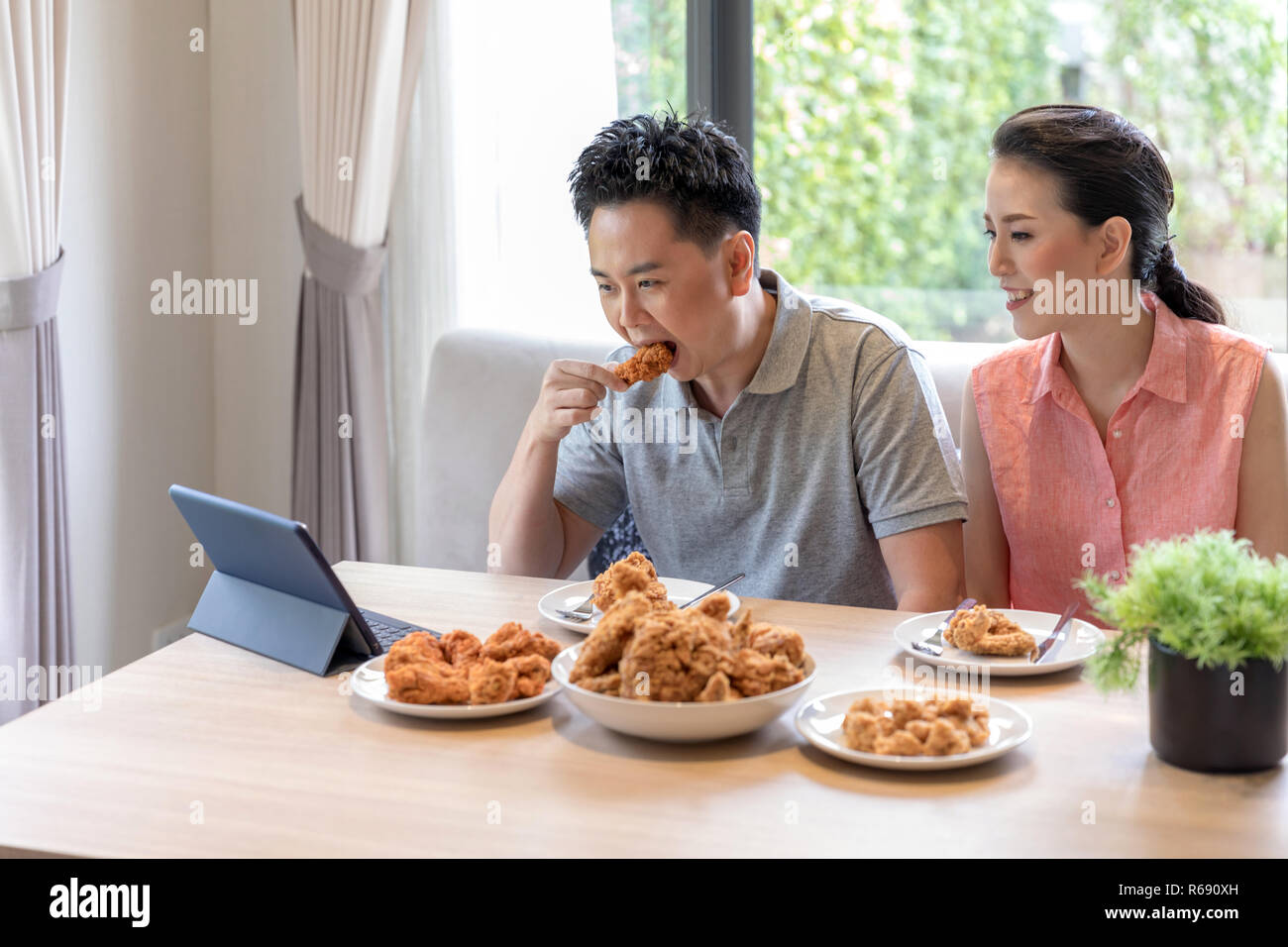 Couples eating together Stock Photo - Alamy