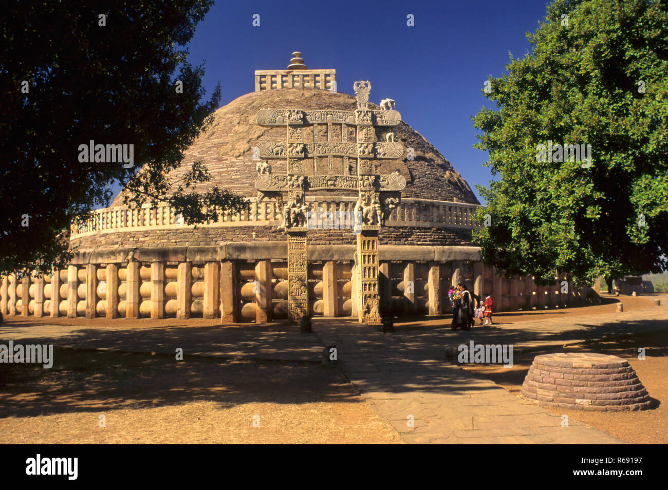 Gateway, Great Stupa, Sanchi Stupa, Buddhist complex, Sanchi, Vidisha ...
