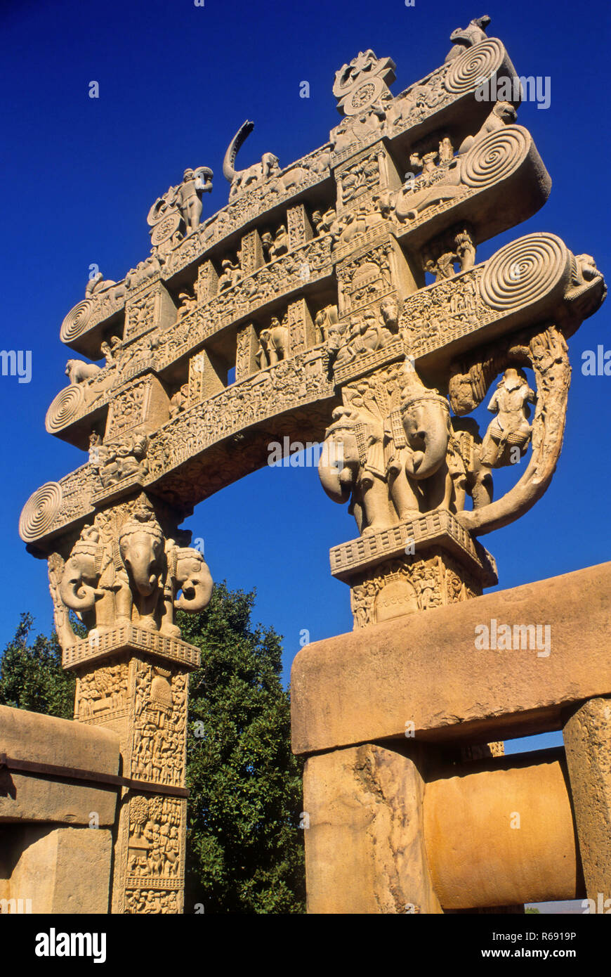 Gateway, Great Stupa, Sanchi Stupa, Buddhist complex, Sanchi, Vidisha ...