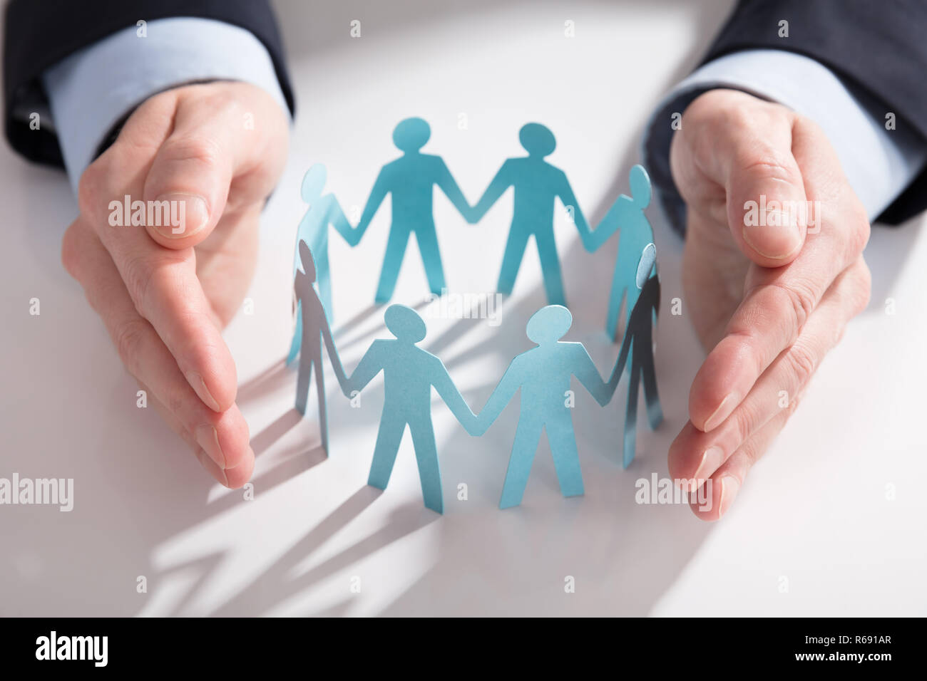 Cut out figures paper circle hi-res stock photography and images - Alamy