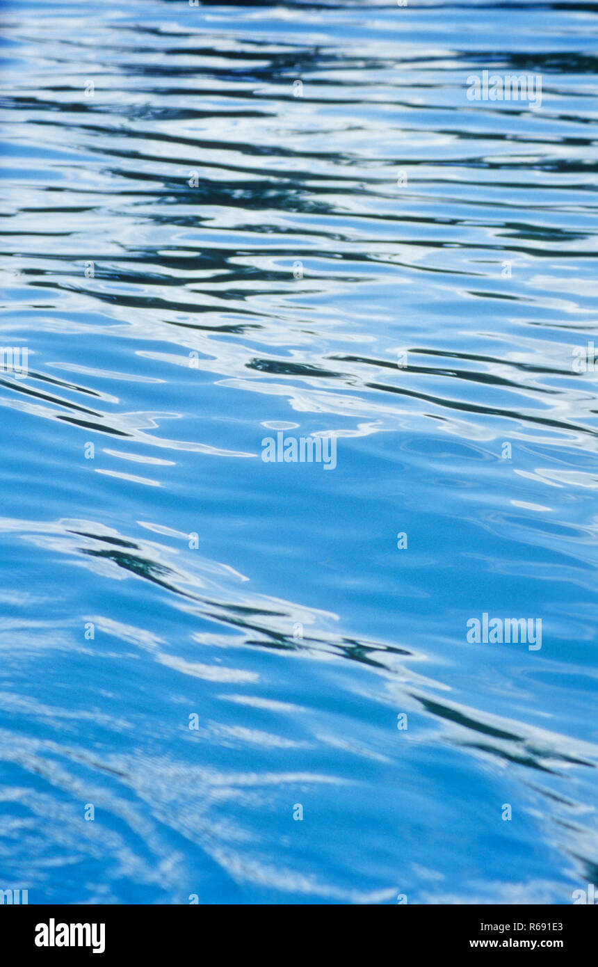 Water pattern hi-res stock photography and images - Alamy