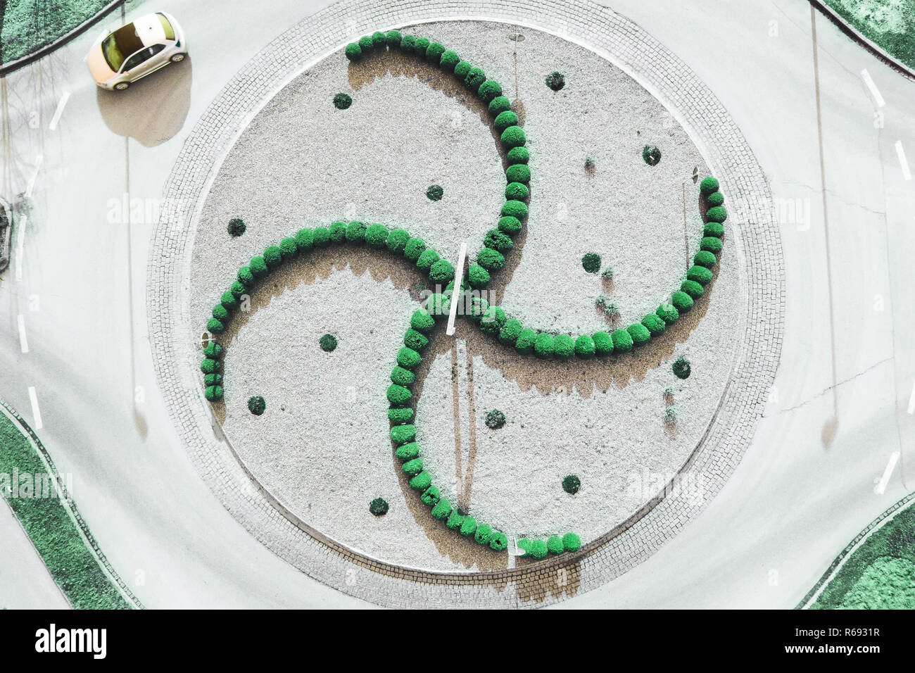 Roundabout symmetry hi-res stock photography and images - Alamy