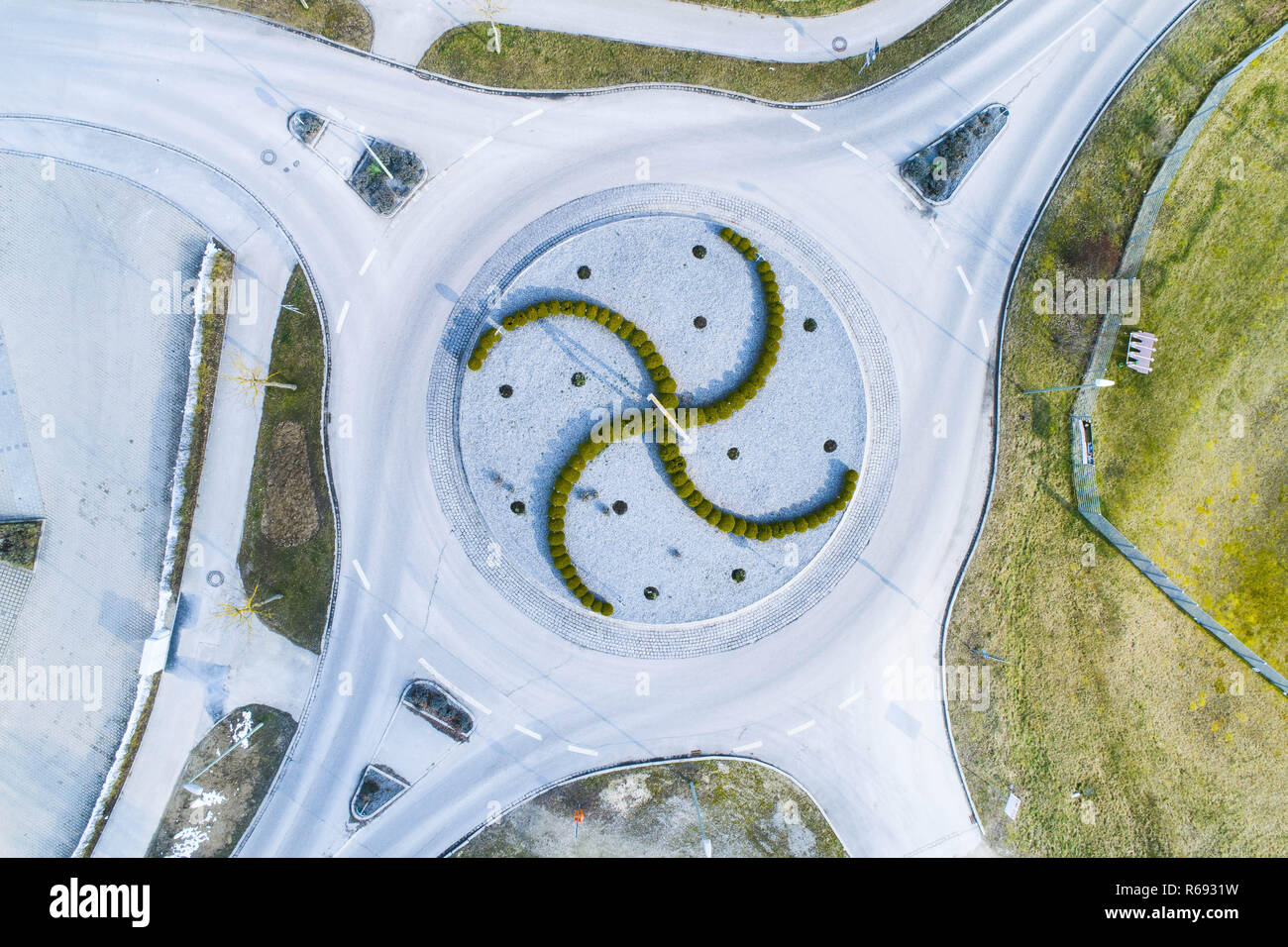 Roundabout symmetry hi-res stock photography and images - Alamy