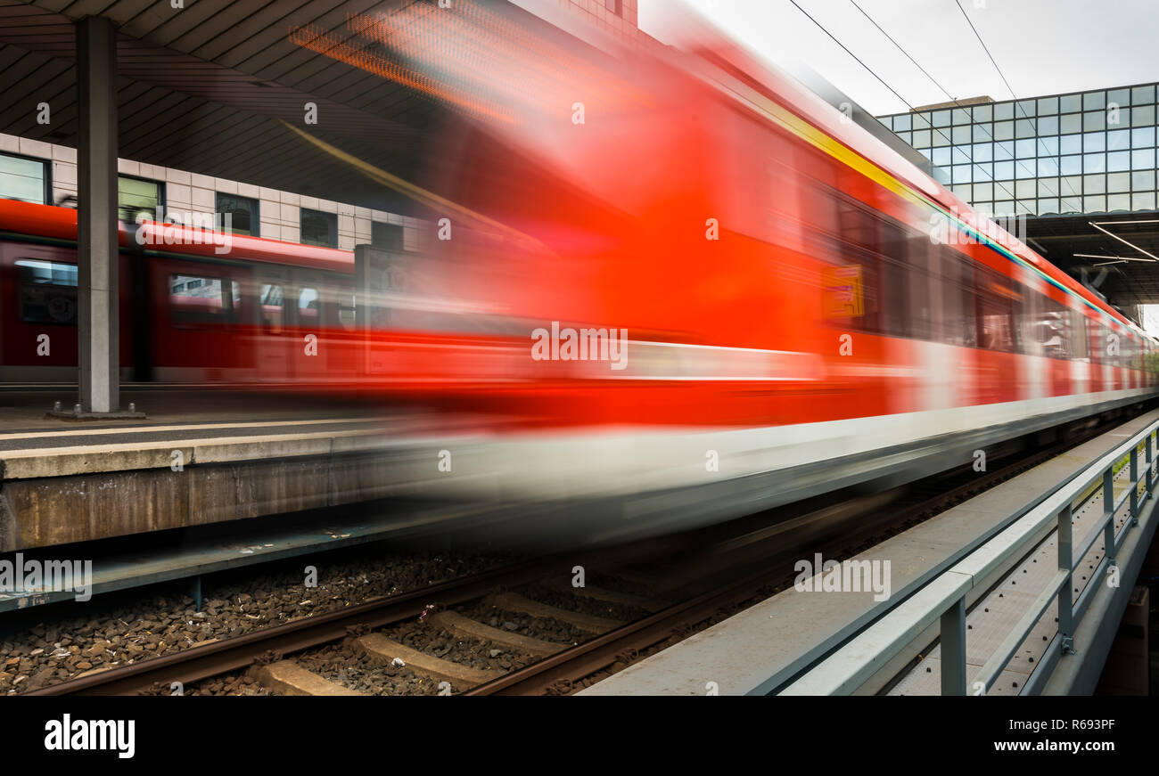 Fahrplan bahnsteig hi-res stock photography and images - Alamy