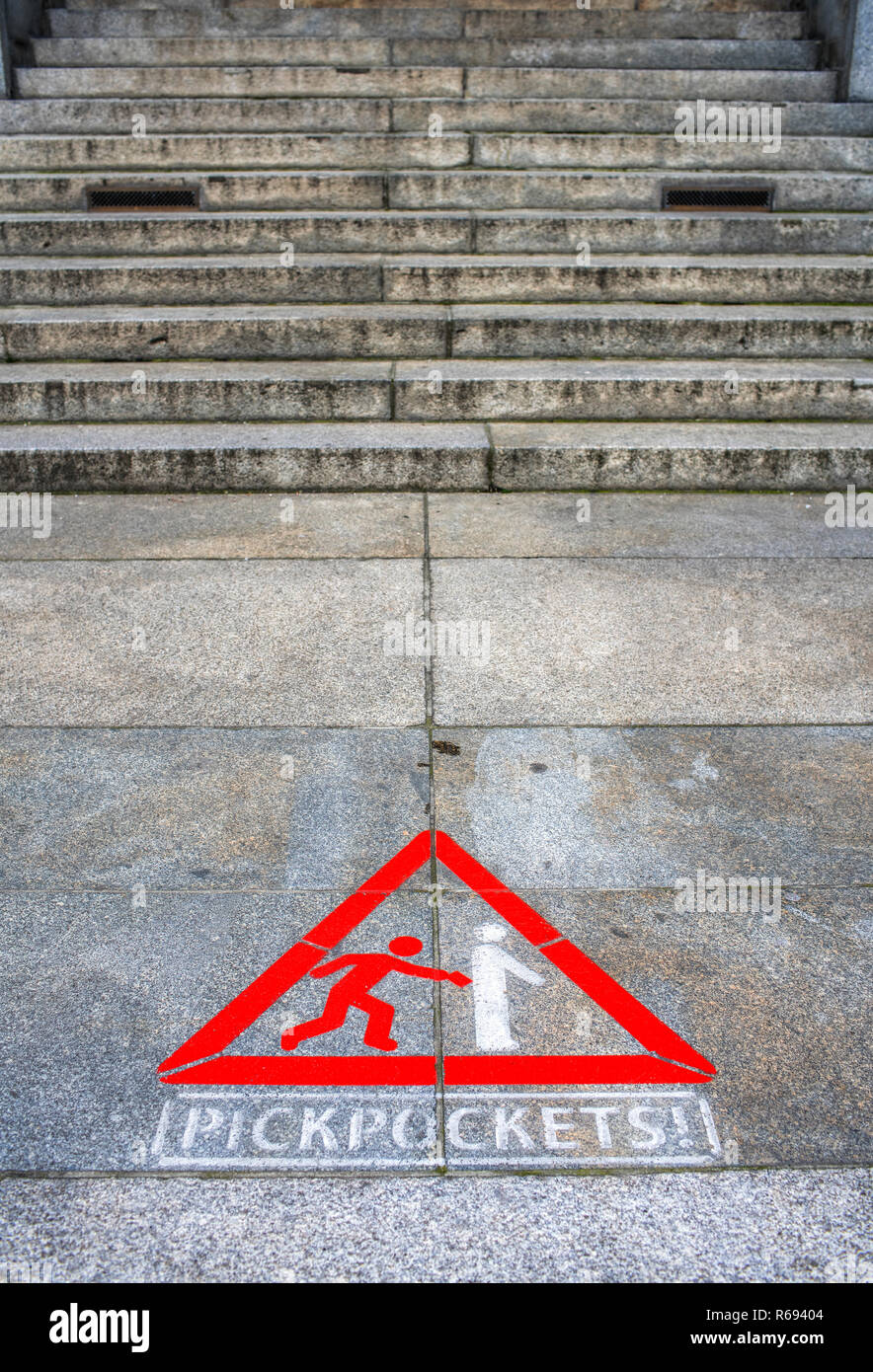 Warning sign pickpockets hi-res stock photography and images - Alamy