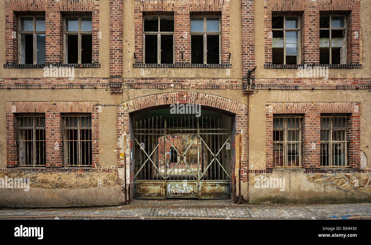 Vacant structures hi-res stock photography and images - Alamy