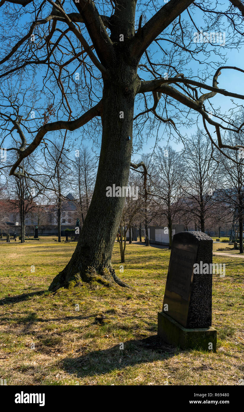 Grave Border Stock Photos & Grave Border Stock Images - Alamy