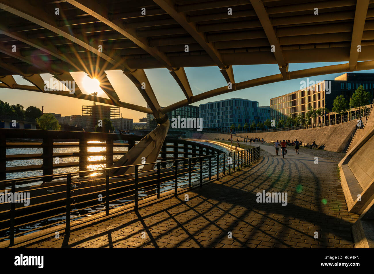 Under the iron bridges in berlin hi-res stock photography and images ...