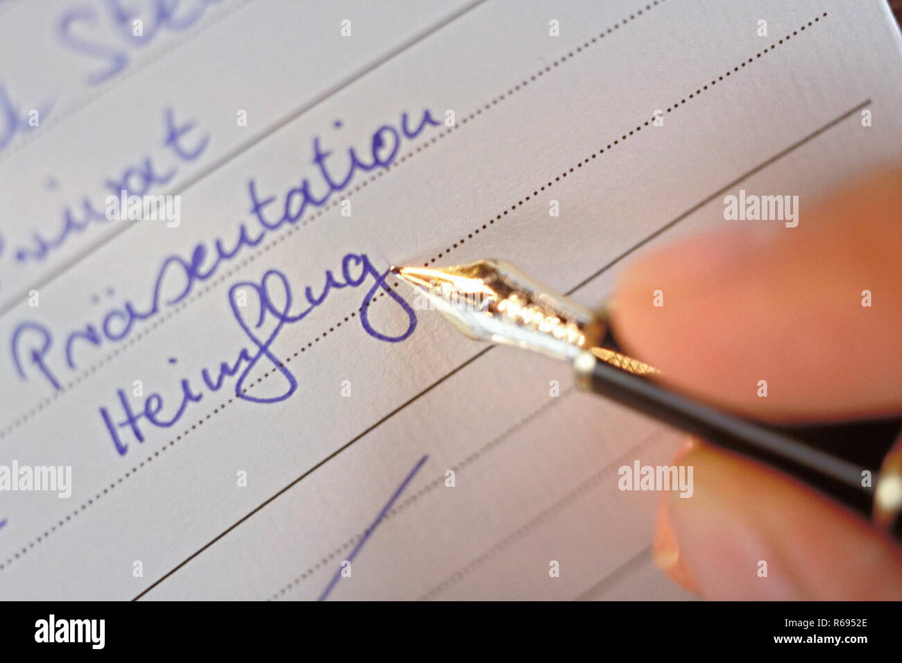 Schreibende hand hi-res stock photography and images - Alamy