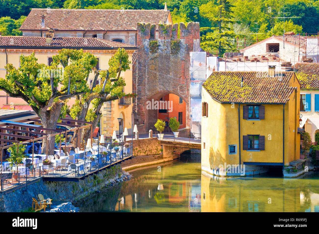 Mincio river and idyllic village of Borghetto view Stock Photo - Alamy