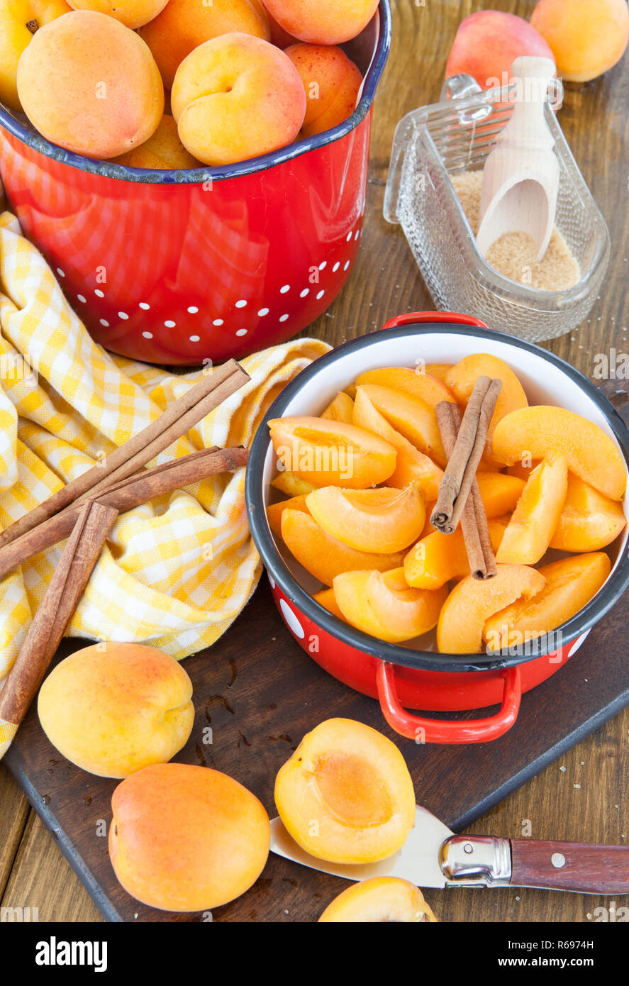 Cooking Apricot Jam Stock Photo - Alamy