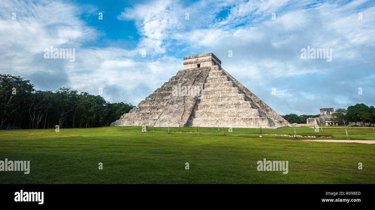 El Castillo or Temple of Kukulkan pyramid, Chichen Itza, Yucatan ...