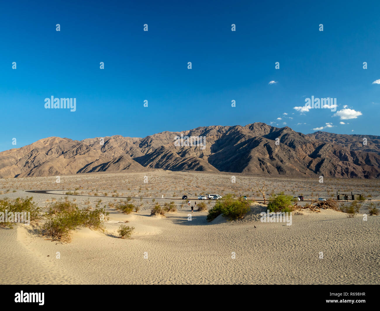 Death Valley, Mojave Desert road, California, USA: The hottest place on ...
