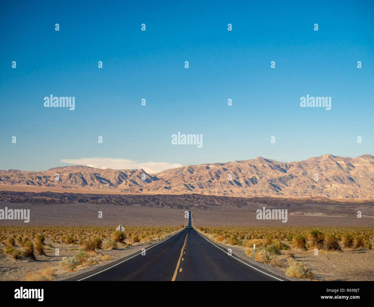 Death Valley, Mojave Desert road, California, USA: The hottest place on ...