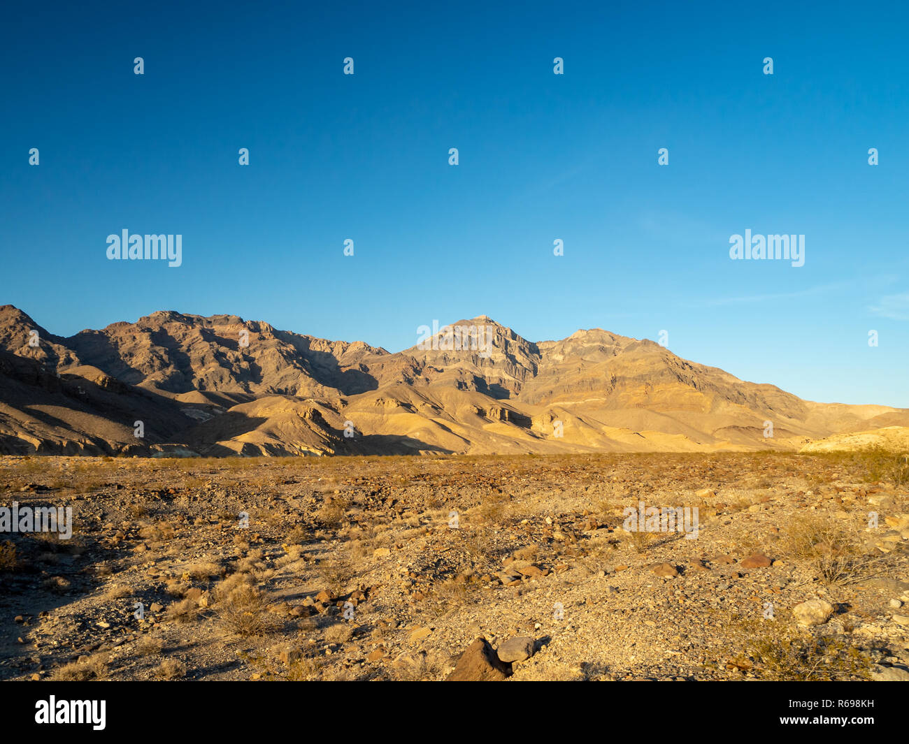 Death Valley, Mojave Desert road, California, USA: The hottest place on ...