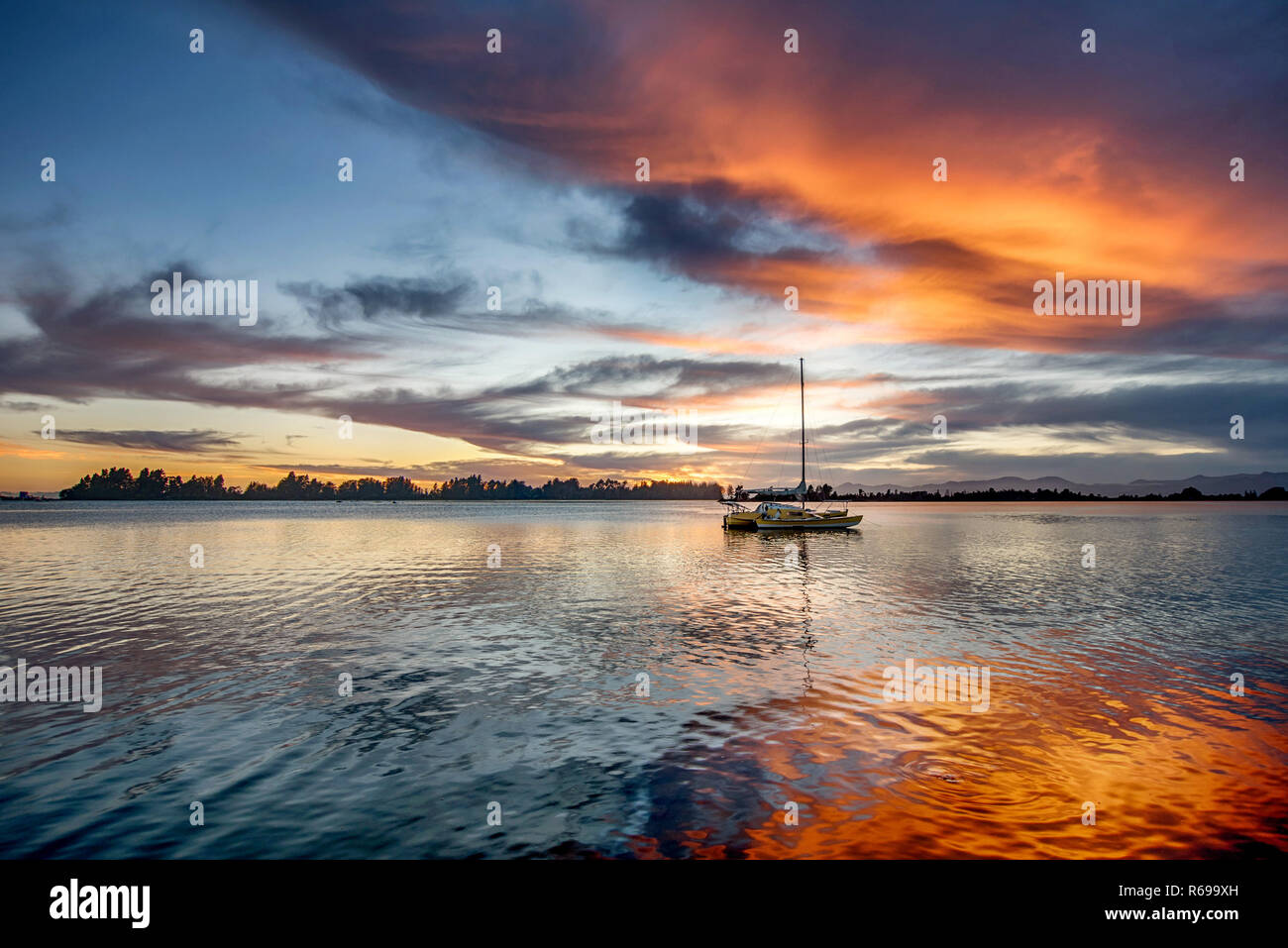Sunset at lake matheson hi-res stock photography and images - Alamy
