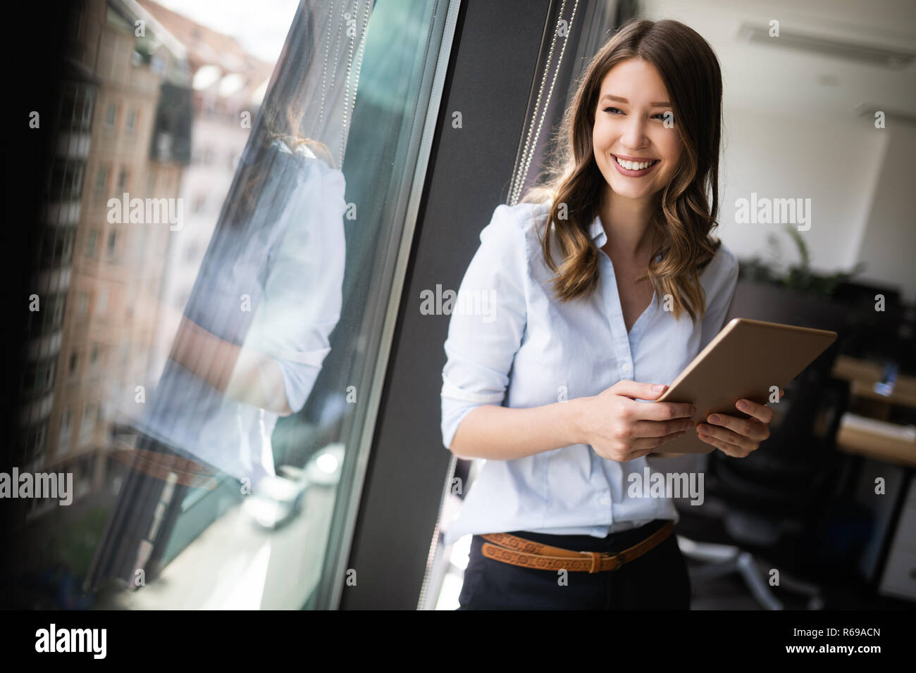 Attractive women in front computer hi-res stock photography and images ...