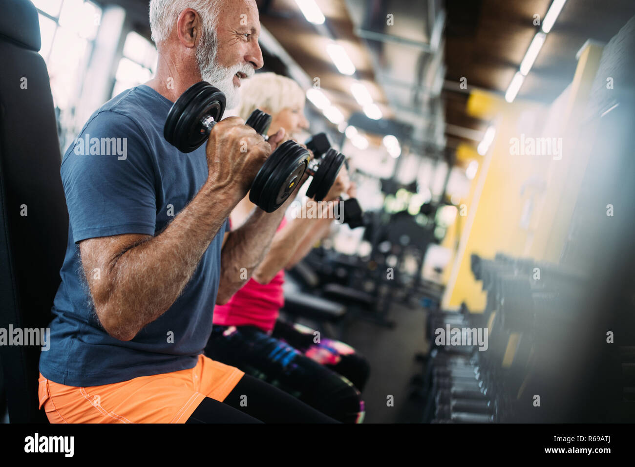 Athletic couple gym together hi-res stock photography and images - Alamy