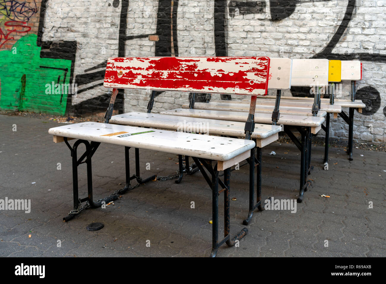 Benches by graffiti hi-res stock photography and images - Alamy