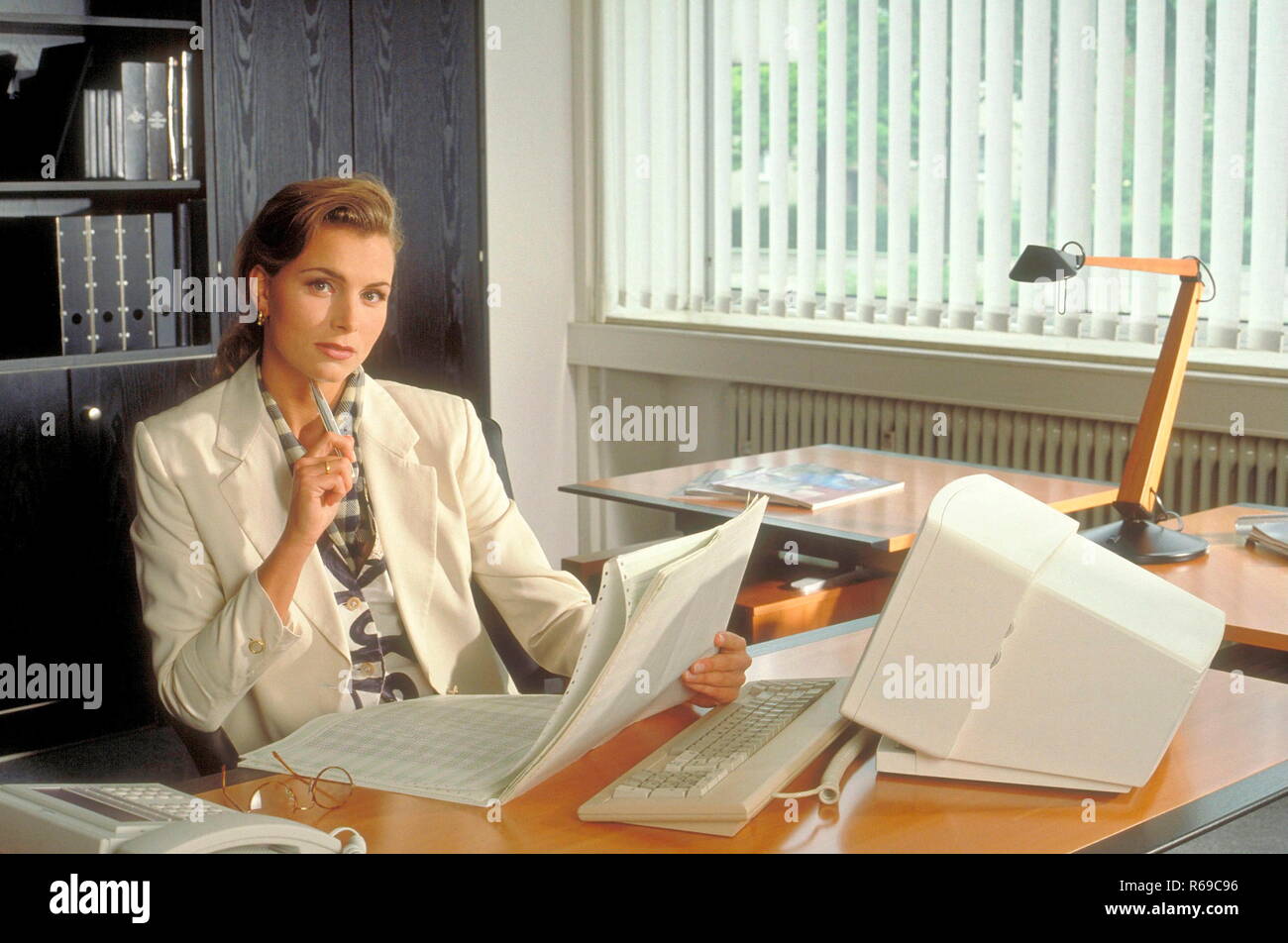 Mitarbeiterin hi-res stock photography and images - Alamy