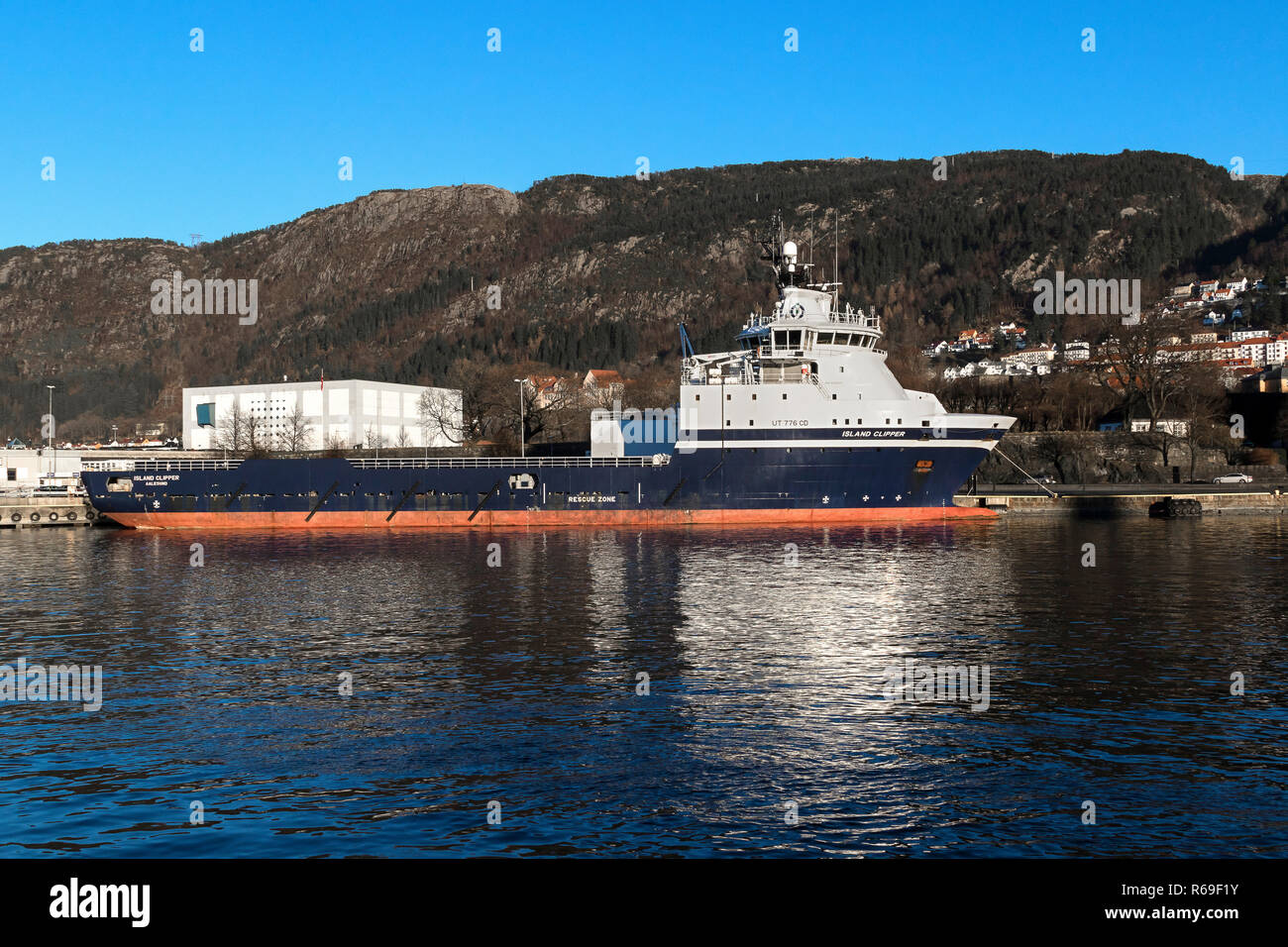 Offshore PSV platform supply vessels Island Clipper in the port of ...